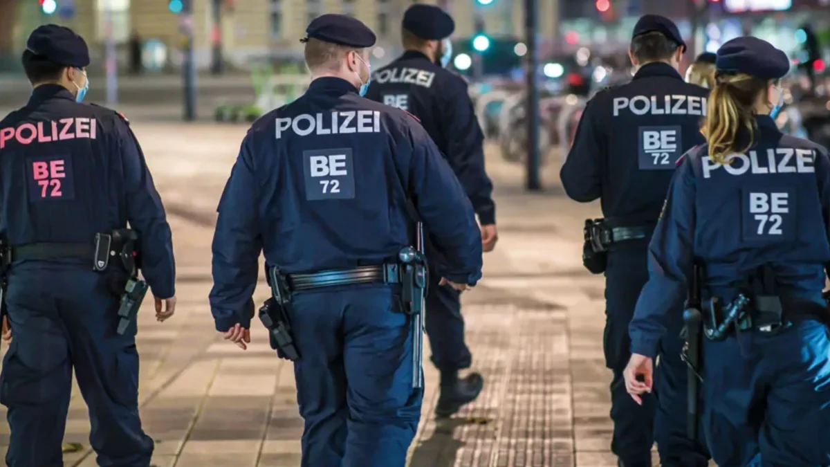 Anrainer beobachten Jugendliche – dann rufen sie die Polizei